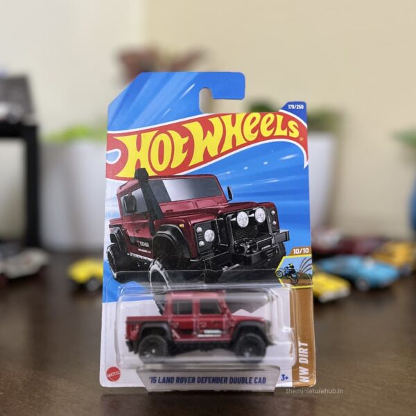 Hot Wheels '15 Land Rover Defender Double Cab (HW Dirt) | The Miniature Hub